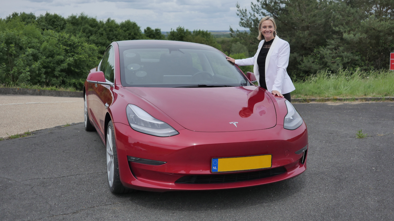 Fifth Gear Interview Vicki Butler Henderson & Jonny Smith
